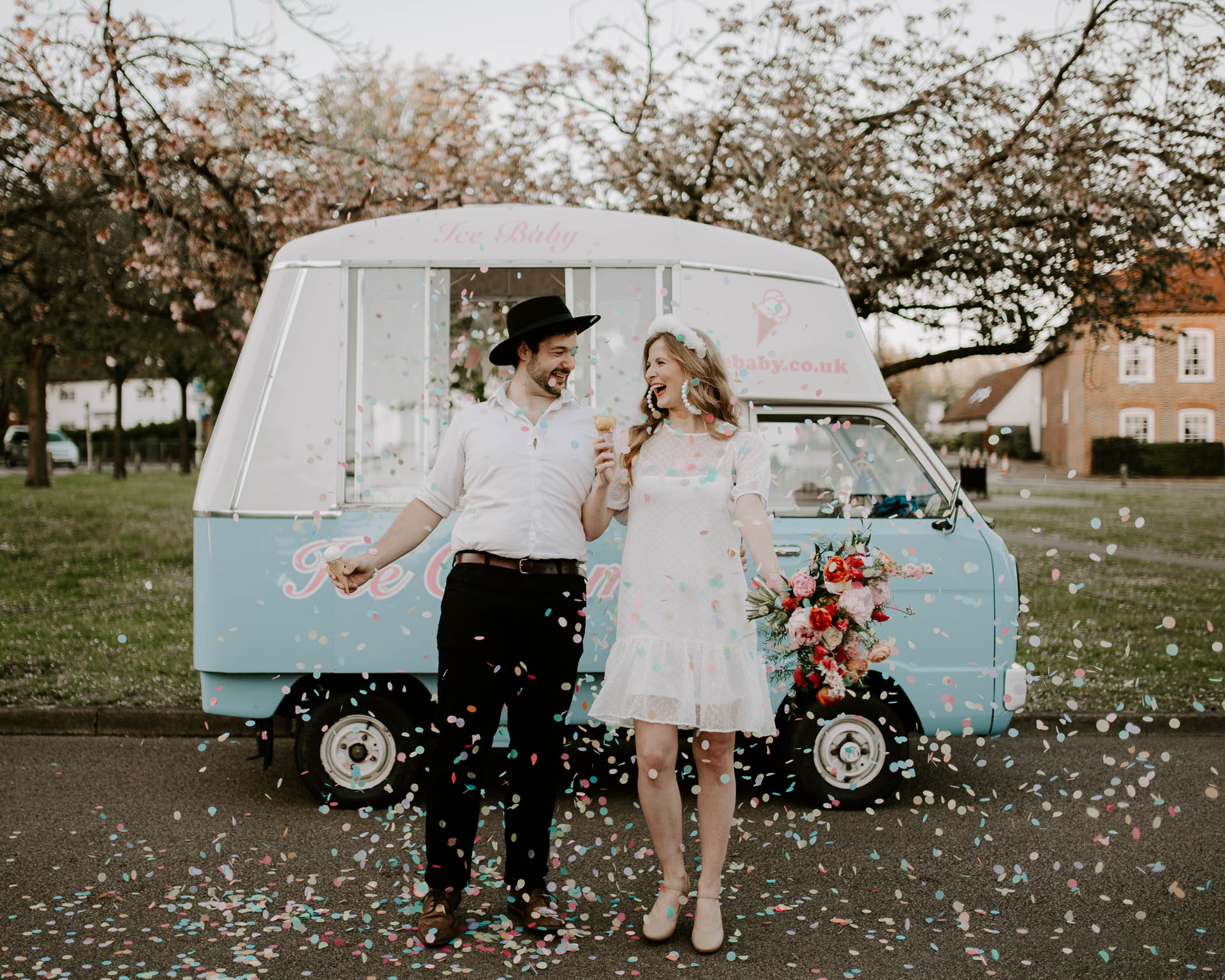9 Tips For Awesome Confetti Photos | Laura Williams Weddings