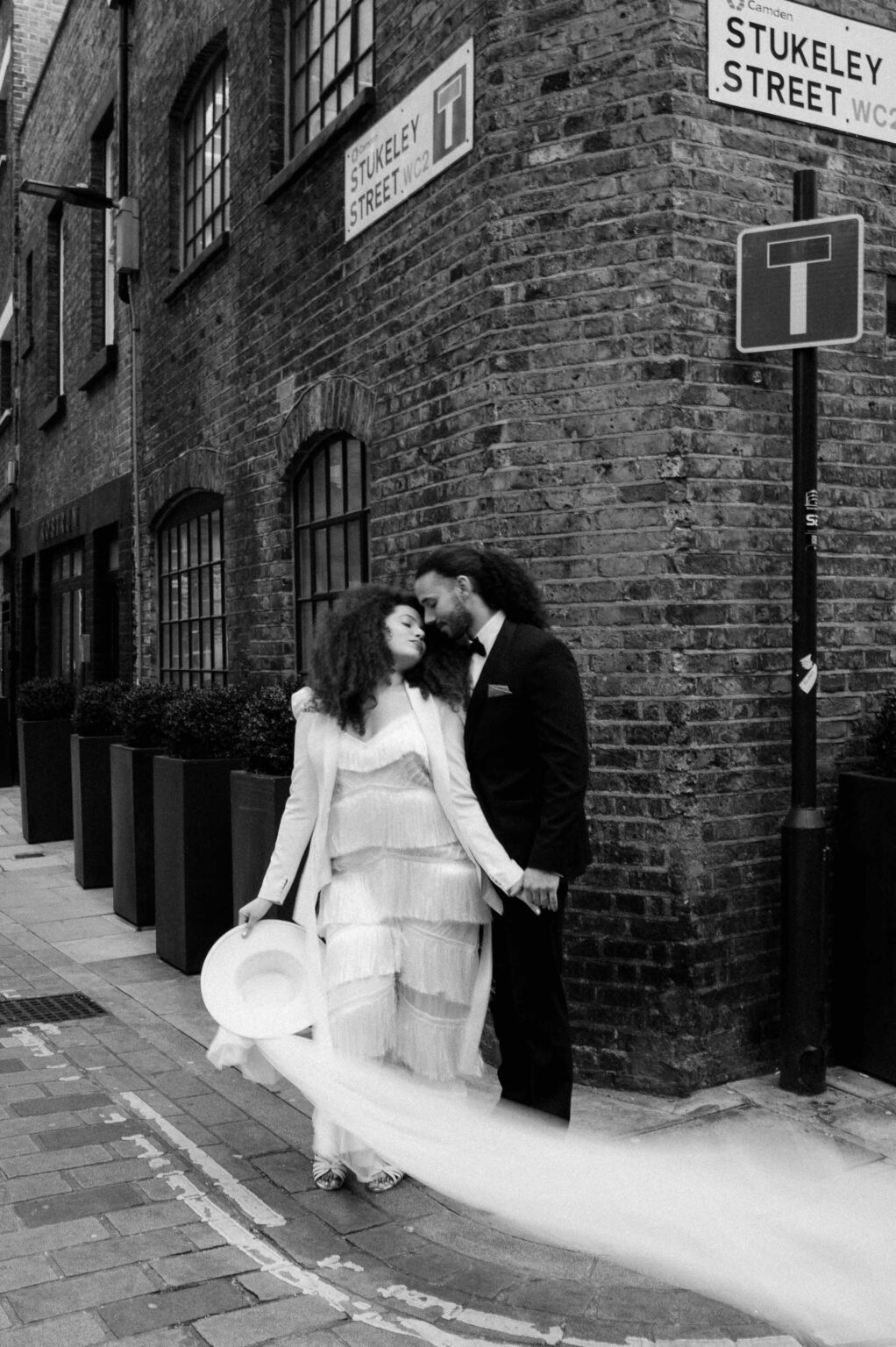 London City Elopement - Mia and George - Laura Williams Weddings