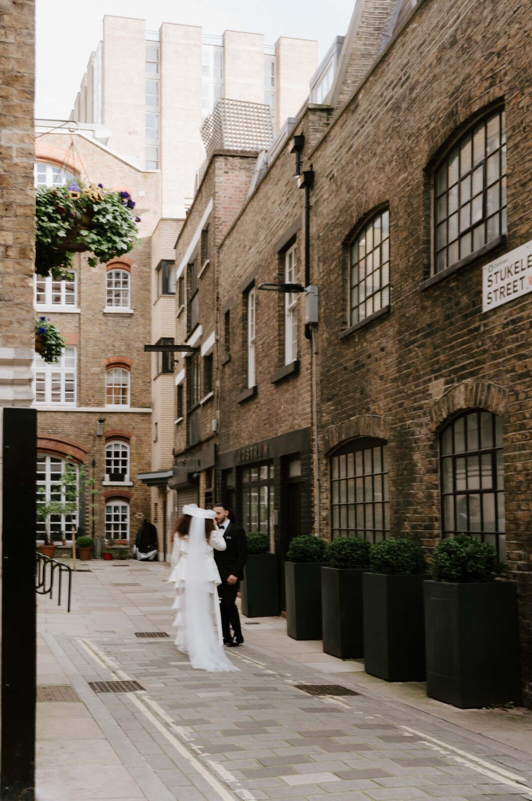 London City Elopement - Mia and George - Laura Williams Weddings