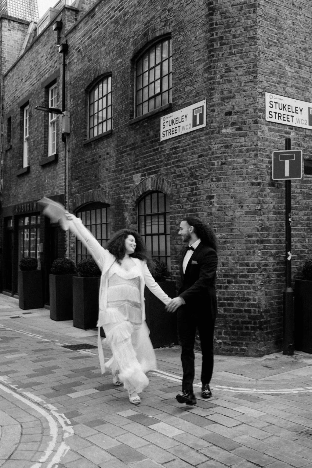 London City Elopement - Mia and George - Laura Williams Weddings